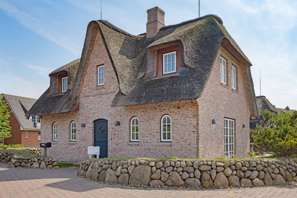 200 M² House ∙ 5 Bedrooms ∙ 8 Guests - List