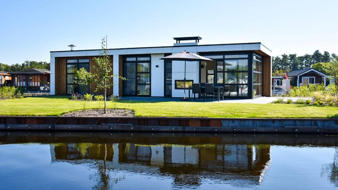 65 M² House ∙ 2 Bedrooms ∙ 4 Guests - Huizen