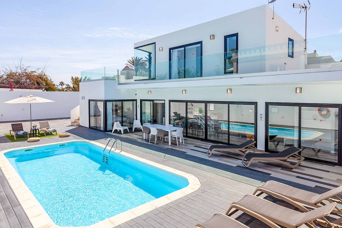 Villa ∙ 4 Bedrooms ∙ 8 Guests - Corralejo