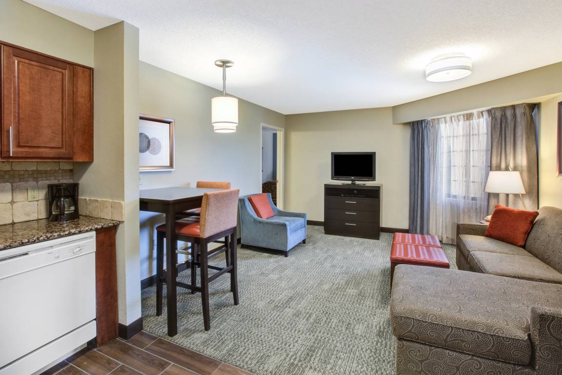 Condo ∙ 2 Bedrooms ∙ 7 Guests - Anchorage, KY