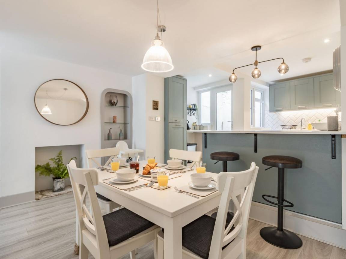 Cottage ∙ 3 Bedrooms ∙ 6 Guests - Paignton