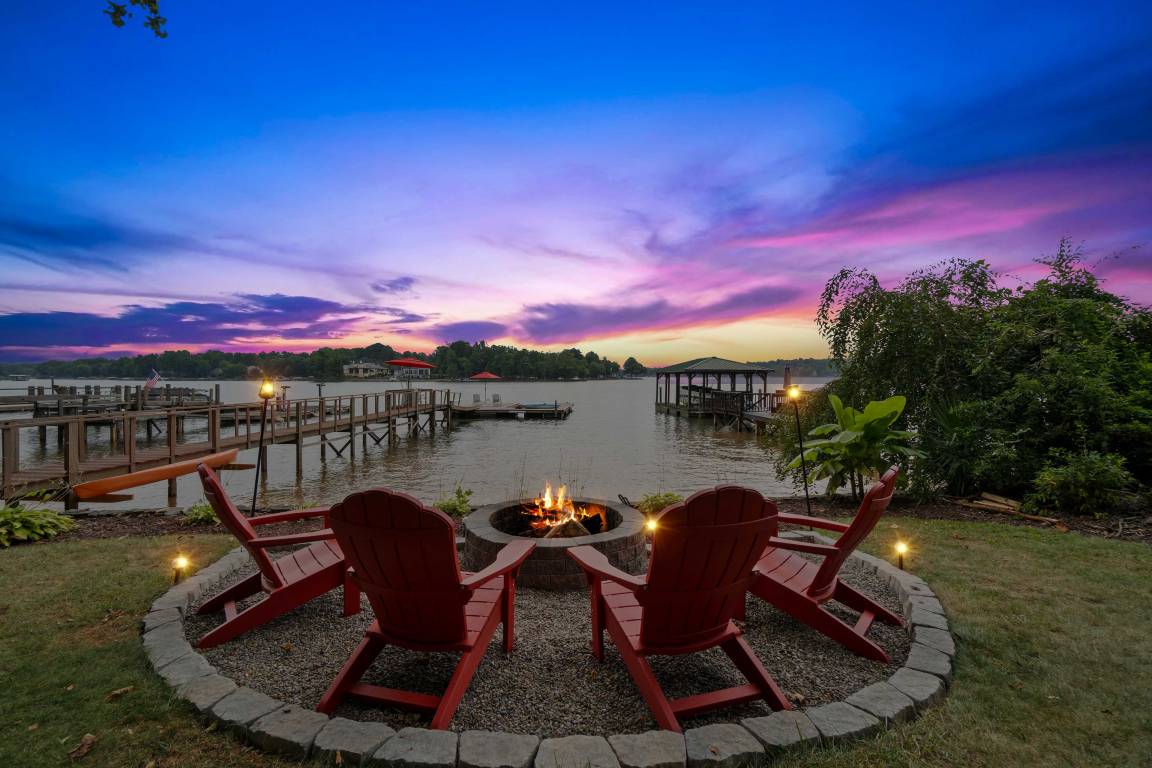 157 M² House ∙ 4 Bedrooms ∙ 7 Guests - Mooresville, NC