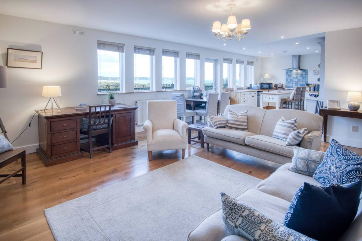 60 M² Apartment ∙ 2 Bedrooms ∙ 4 Guests - Llanelli