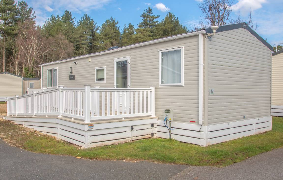 Caravan ∙ 2 Bedrooms ∙ 4 Guests - Brockenhurst