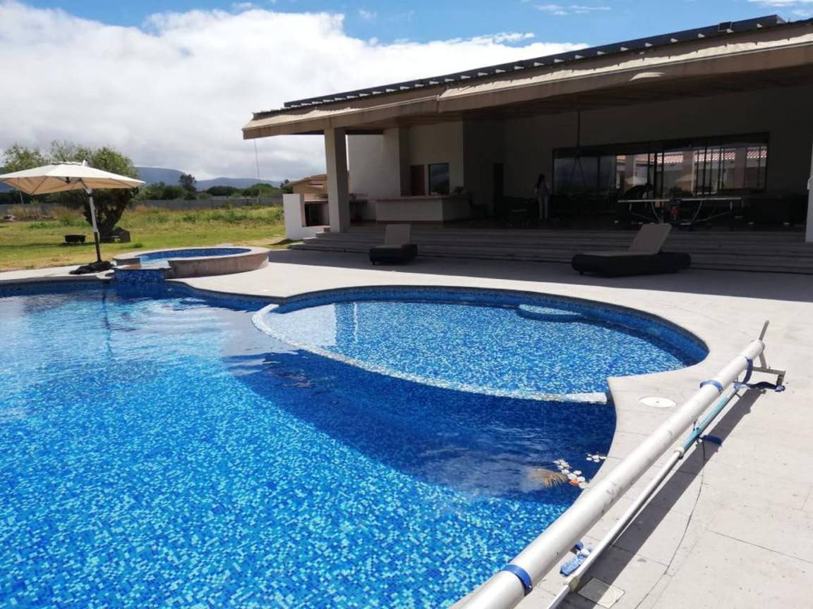 300 M² Dom ∙ 4 Sypialnie ∙ 16 Gości - Querétaro