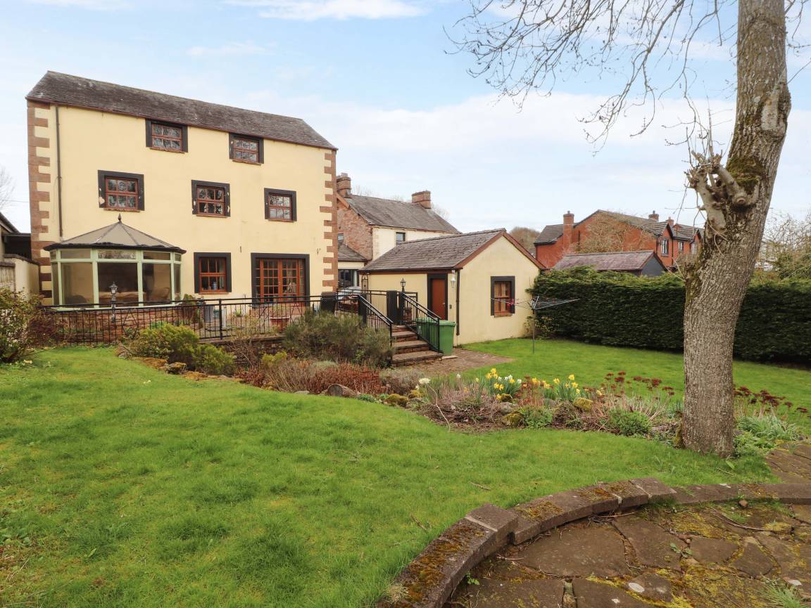 Cottage ∙ 4 Bedrooms ∙ 8 Guests - Clifton Hall
