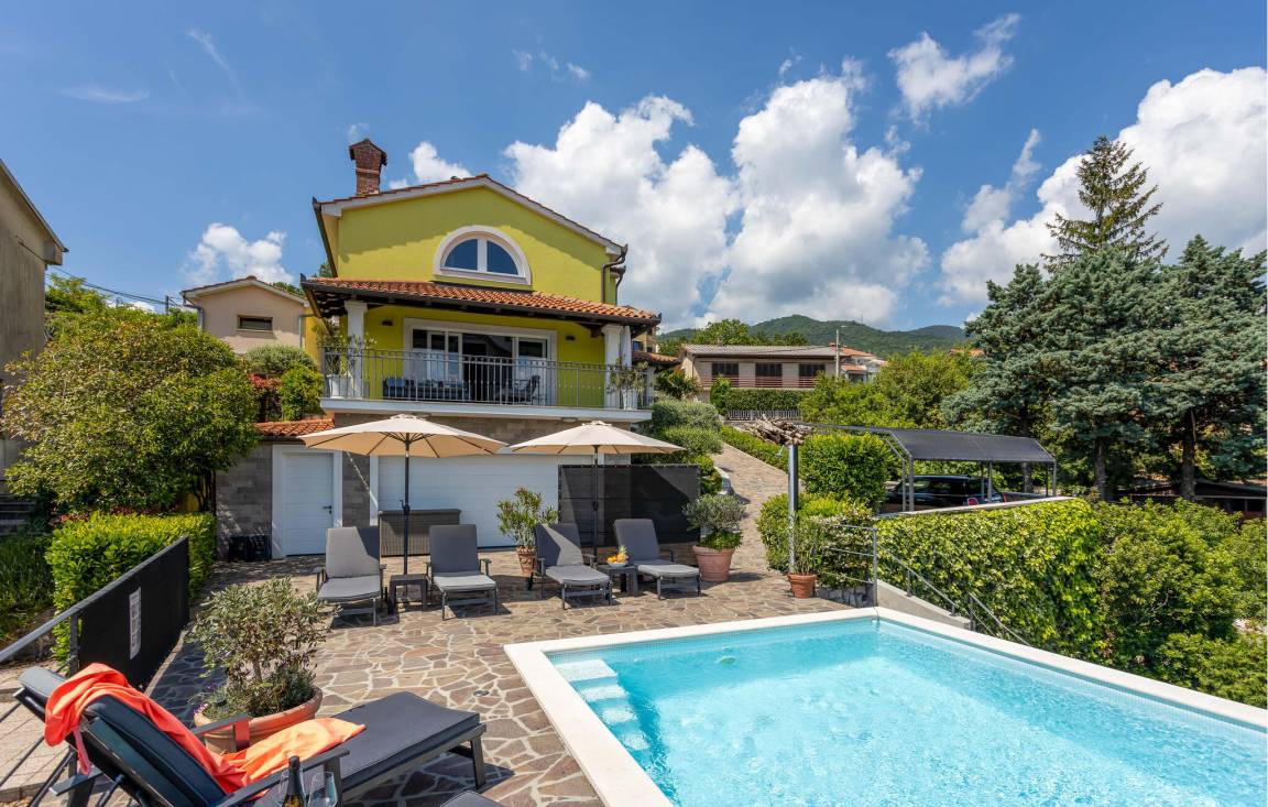 150 M² House ∙ 4 Bedrooms ∙ 6 Guests - Opatija