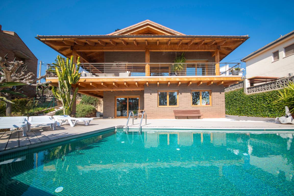 186 M² Villa ∙ 2 Habitaciones ∙ 6 Huéspedes - Casteldefels