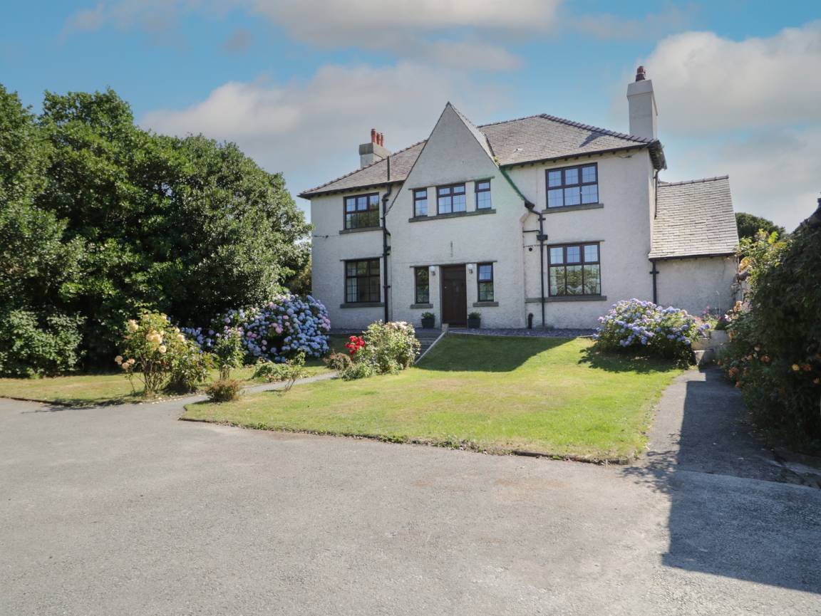 Cottage ∙ 5 Bedrooms ∙ 13 Guests - Bull Bay