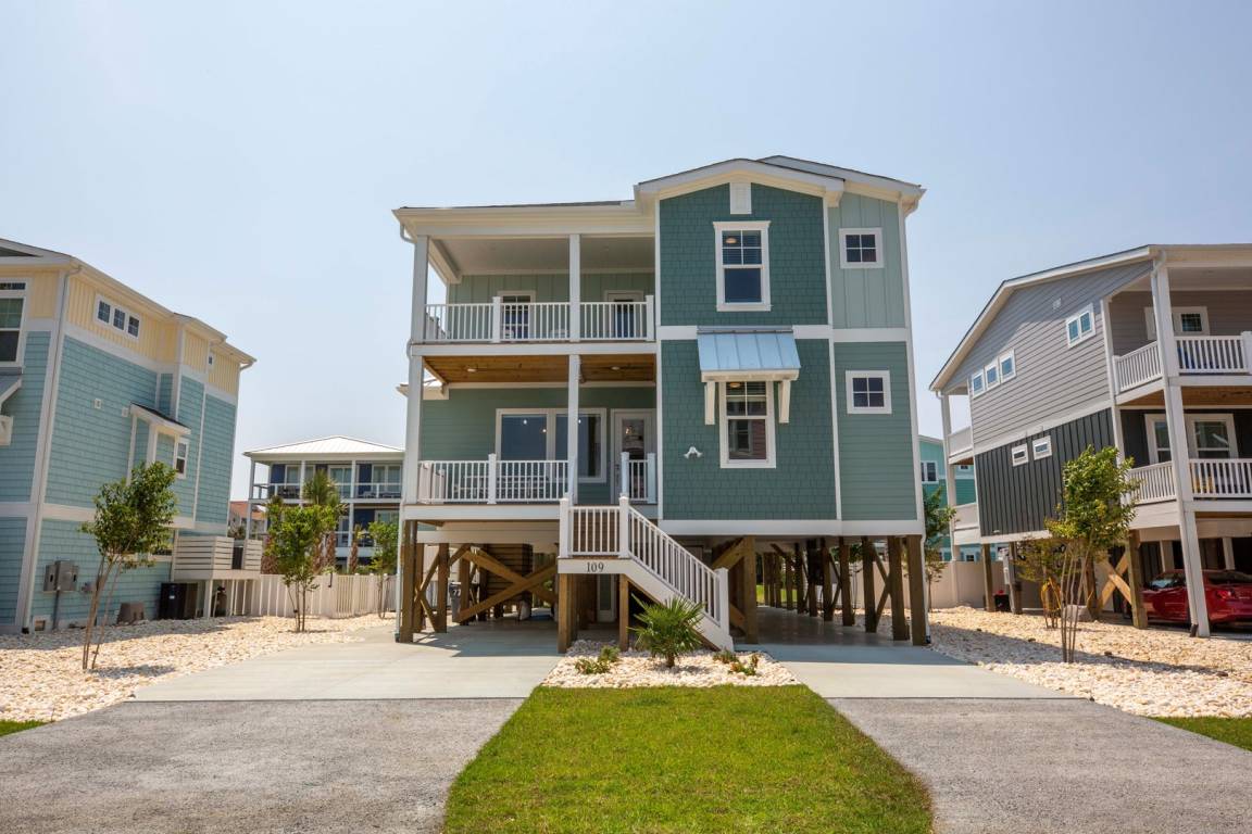 House ∙ 7 Bedrooms ∙ 23 Guests - North Carolina