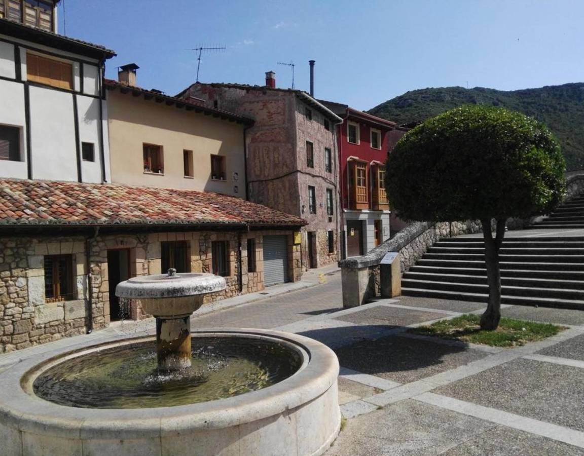 200 M² House ∙ 5 Bedrooms ∙ 10 Guests - Poza de la Sal