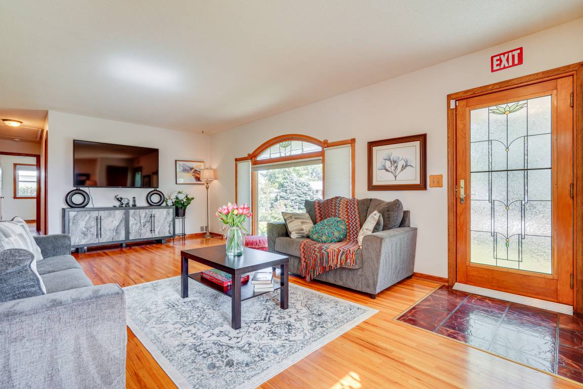 202 M² House ∙ 4 Bedrooms ∙ 8 Guests - Woodbury, MN