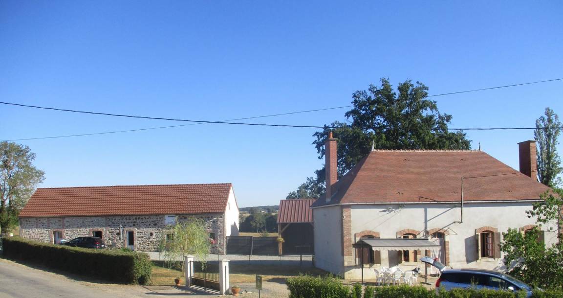 120 M² Gîte ∙ 4 Chambres ∙ 8 Personnes - Auvergne