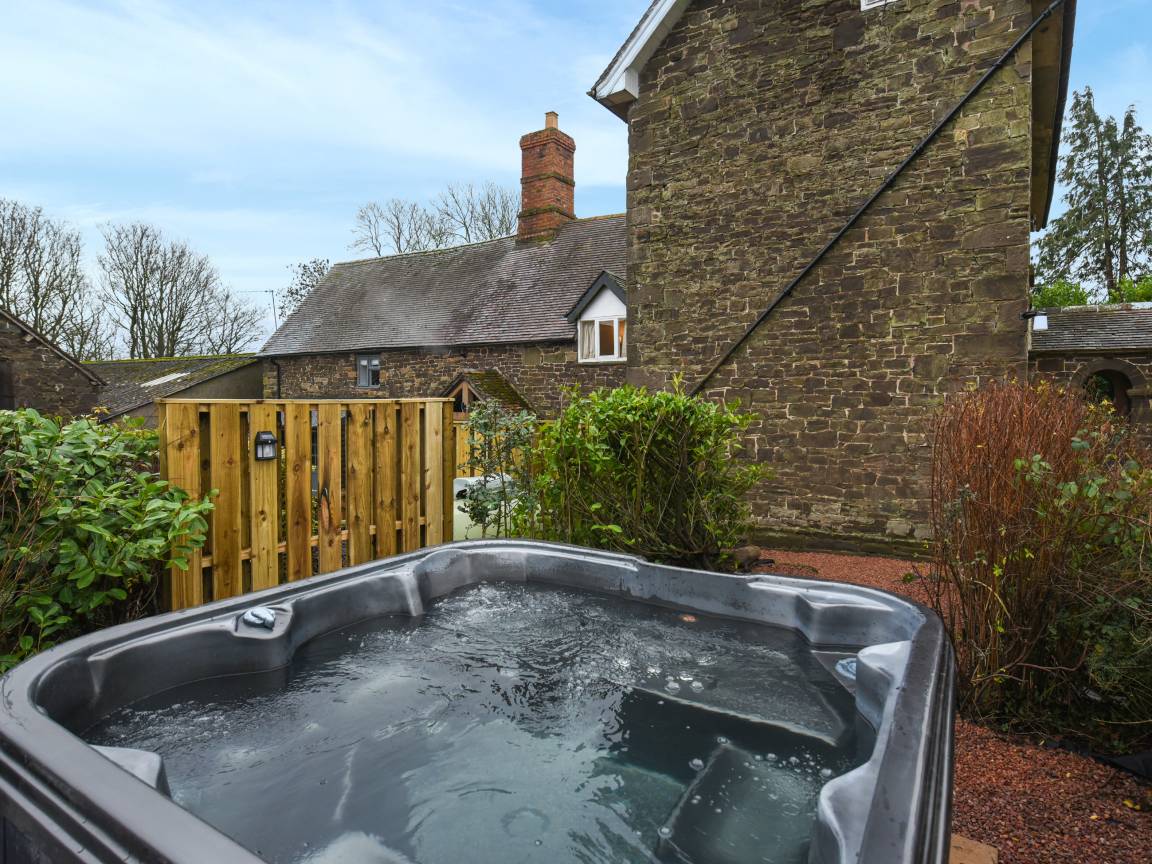 Cottage ∙ 5 Bedrooms ∙ 10 Guests - Shropshire