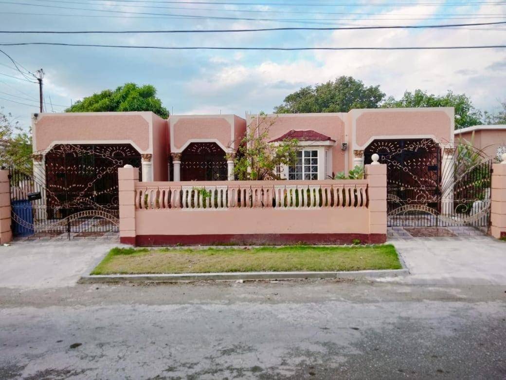 850 M² Apartment ∙ 2 Bedrooms ∙ 5 Guests - Kingston, Jamaica