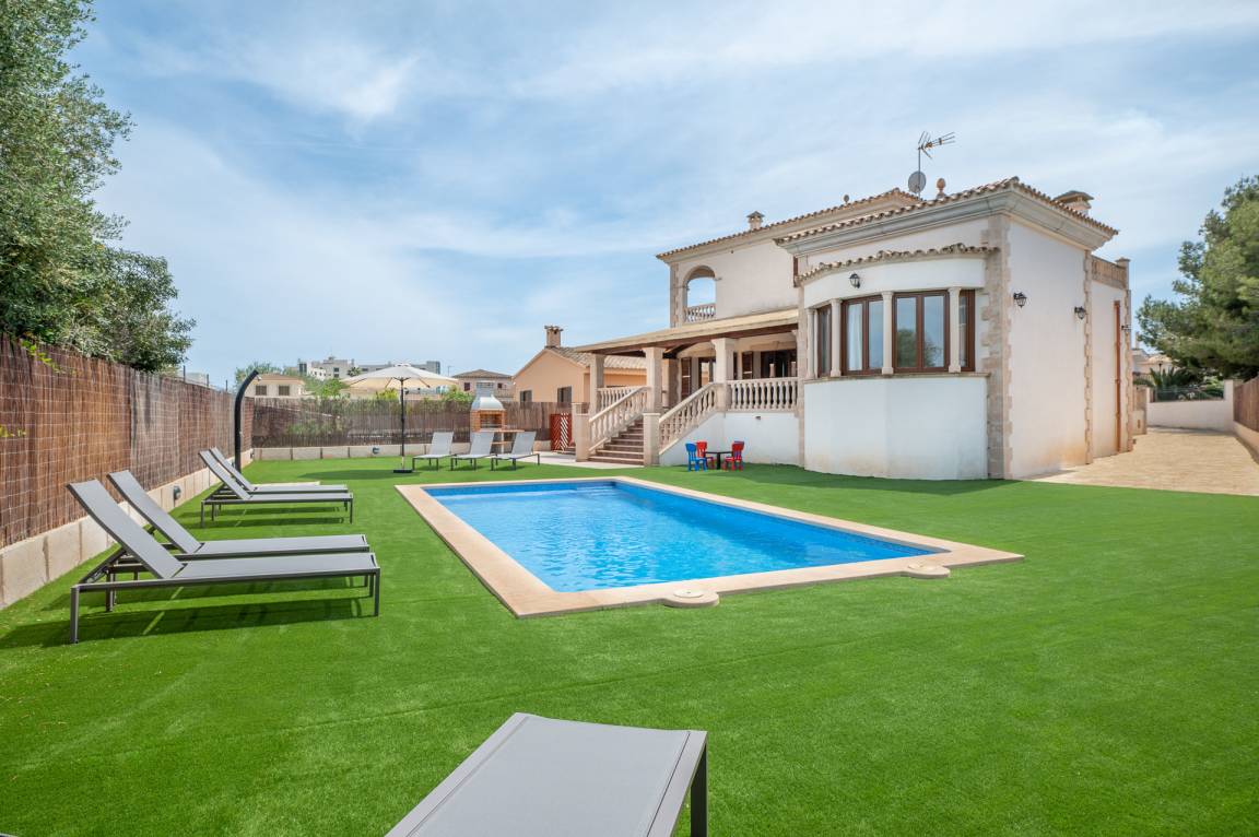 288 M² Villa ∙ 5 Habitaciones ∙ 10 Huéspedes - Cala Millor