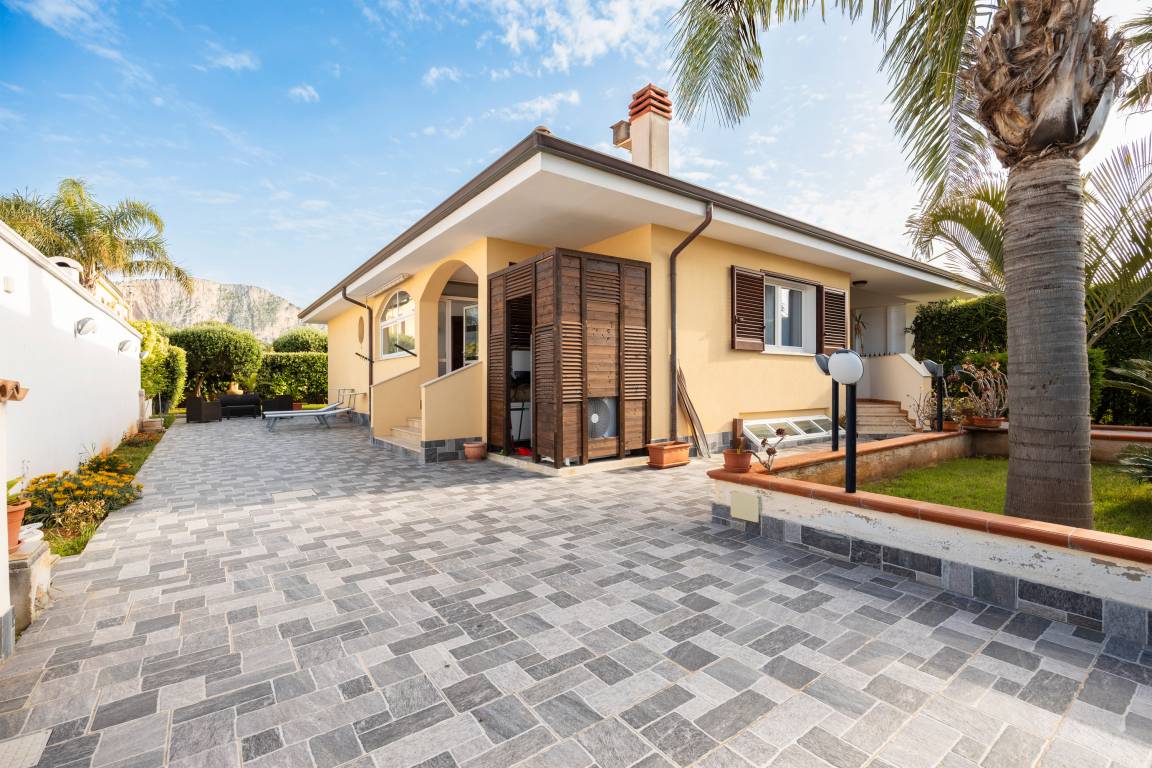 105 M² Huis ∙ 2 Slaapkamers ∙ 7 Gasten - Carini