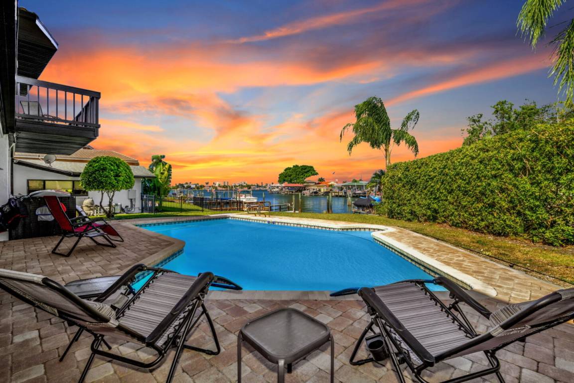 325 M² Villa ∙ 4 Bedrooms ∙ 15 Guests - Palm Harbor, FL