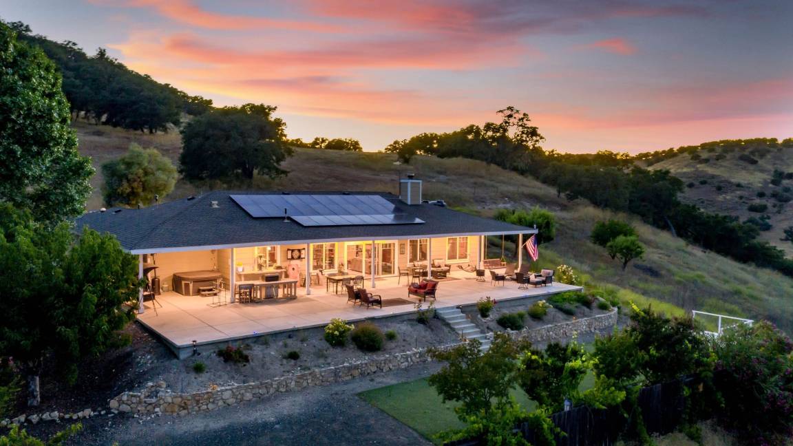 House ∙ 4 Bedrooms ∙ 12 Guests - Lake Nacimiento, CA
