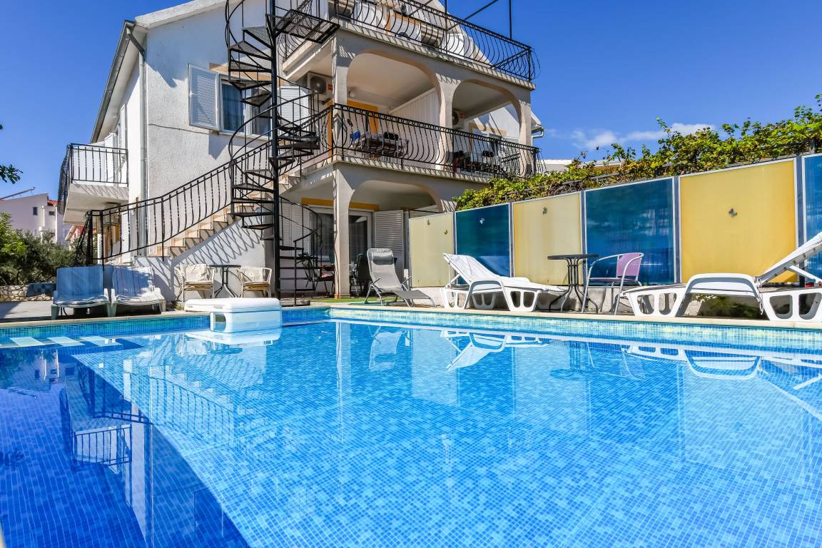 38 M² Ferienwohnung ∙ 2 Schlafzimmer ∙ 5 Gäste - Trogir