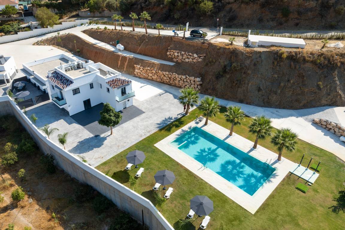 100 M² Ferienhaus ∙ 11 Schlafzimmer ∙ 28 Gäste - Rincón de la Victoria