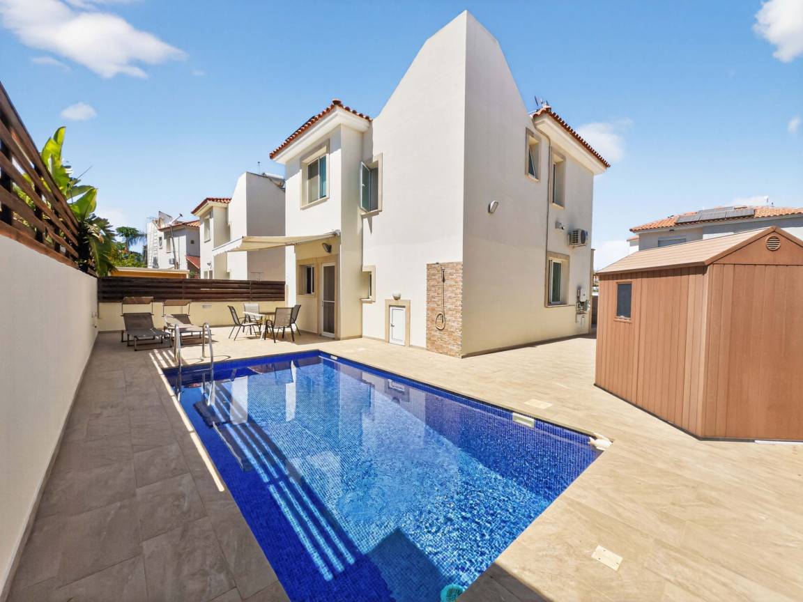 160 M² Apartment ∙ 3 Bedrooms ∙ 8 Guests - Protaras