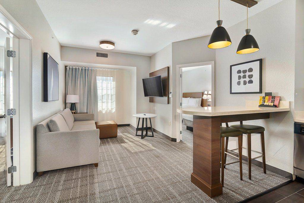 Condo ∙ 2 Bedrooms ∙ 6 Guests - Longview, TX