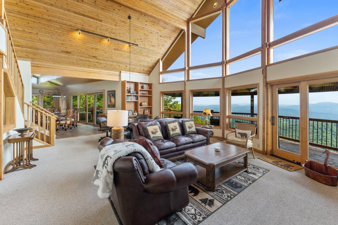 278 M² Cabin ∙ 5 Bedrooms ∙ 16 Guests - North Carolina