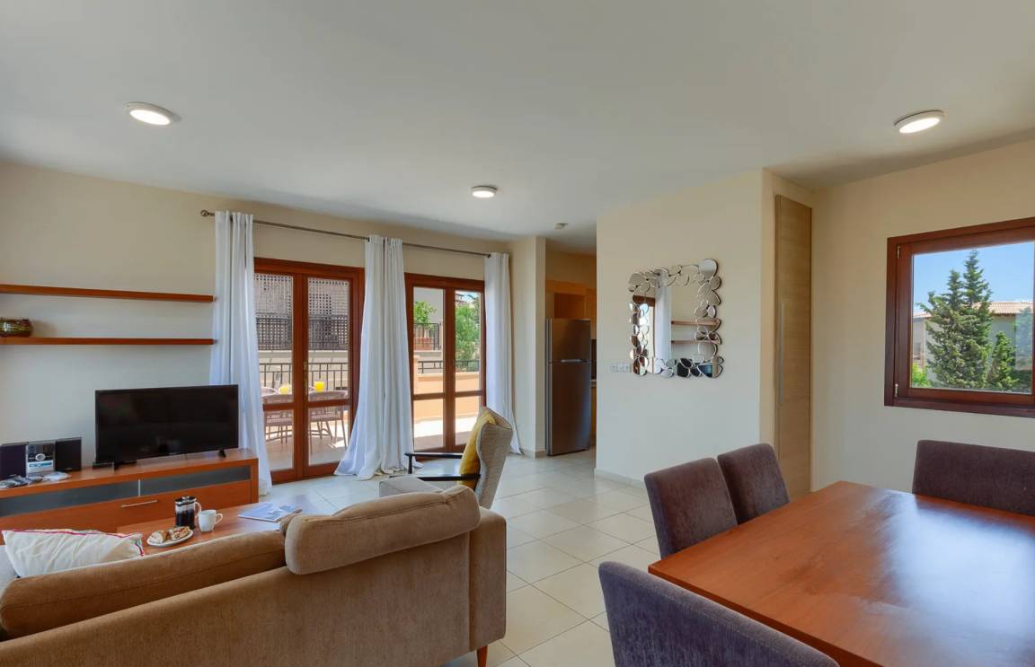 90 M² Apartment ∙ 1 Bedroom ∙ 2 Guests - Мандрия