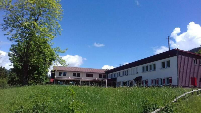 1750 M² Village Vacances ∙ 24 Chambres ∙ 99 Personnes - Ain