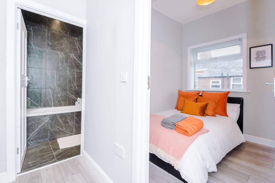 140 M² House ∙ 4 Bedrooms ∙ 7 Guests - Manchester