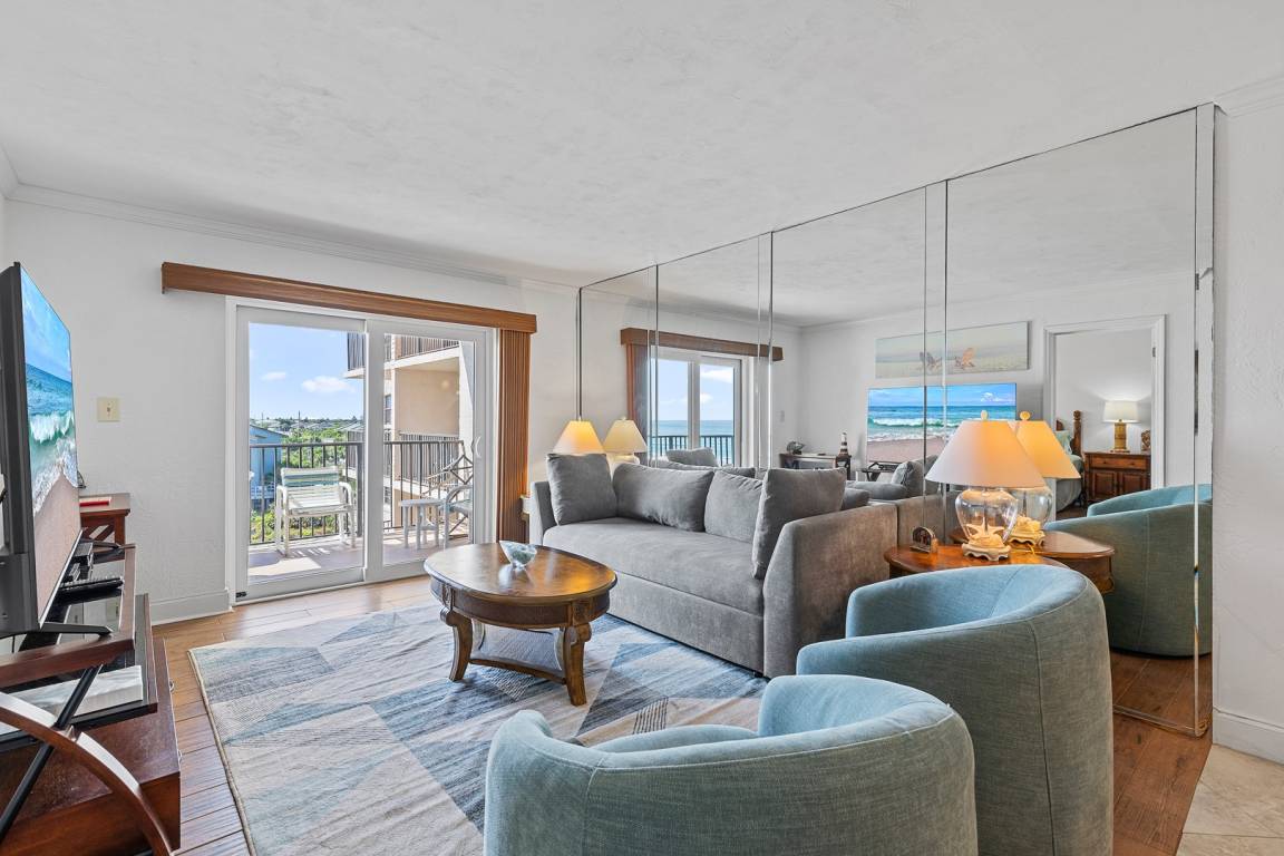 Condo ∙ 2 Bedrooms ∙ 7 Guests - New Smyrna Beach, FL