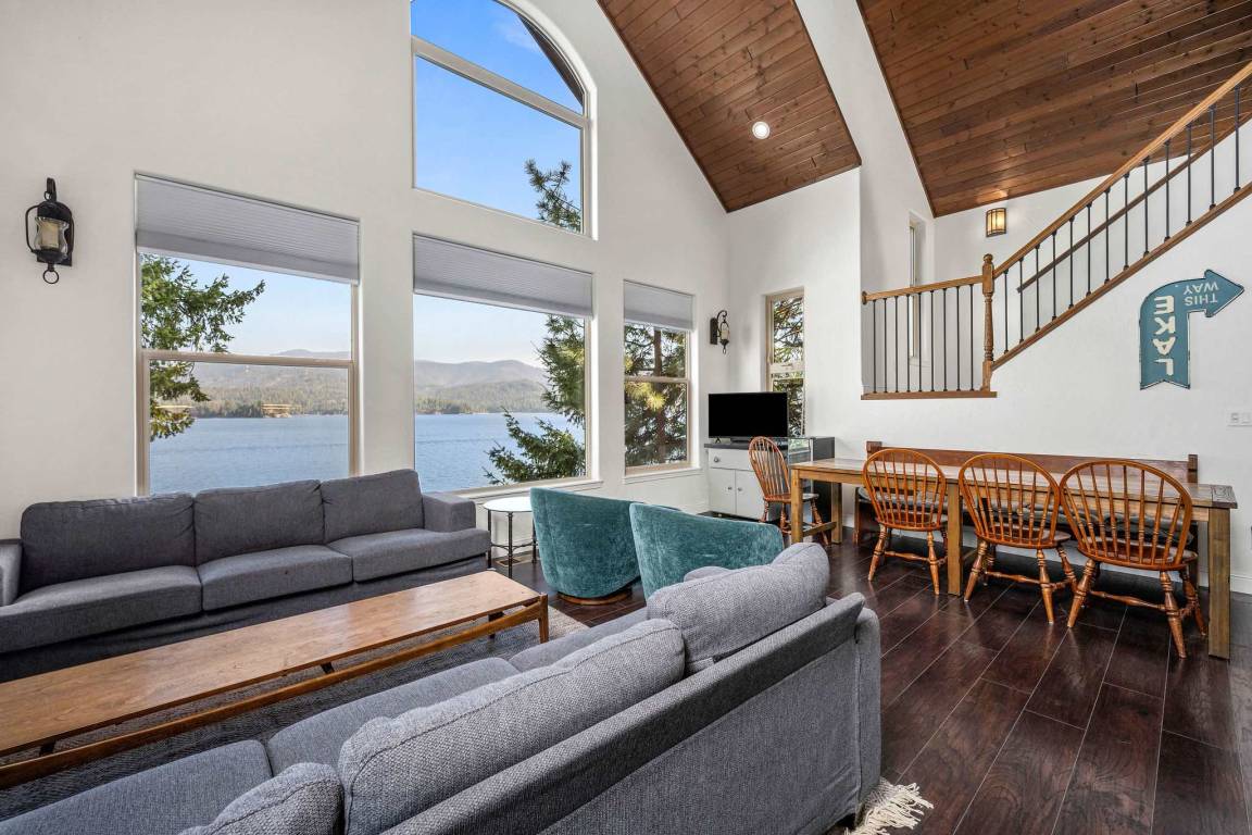 230 M² House ∙ 4 Bedrooms ∙ 14 Guests - Hayden Lake, ID