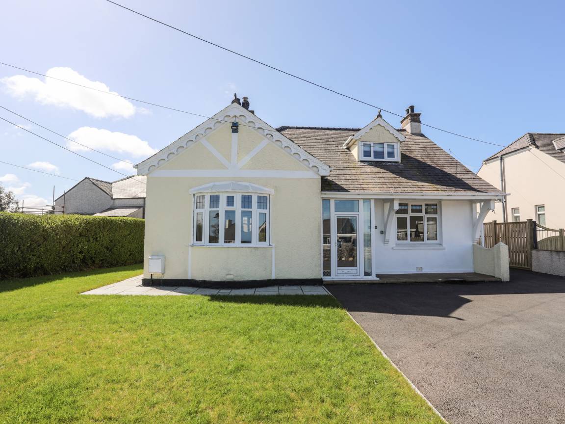 Cottage ∙ 4 Bedrooms ∙ 8 Guests - Anglesey