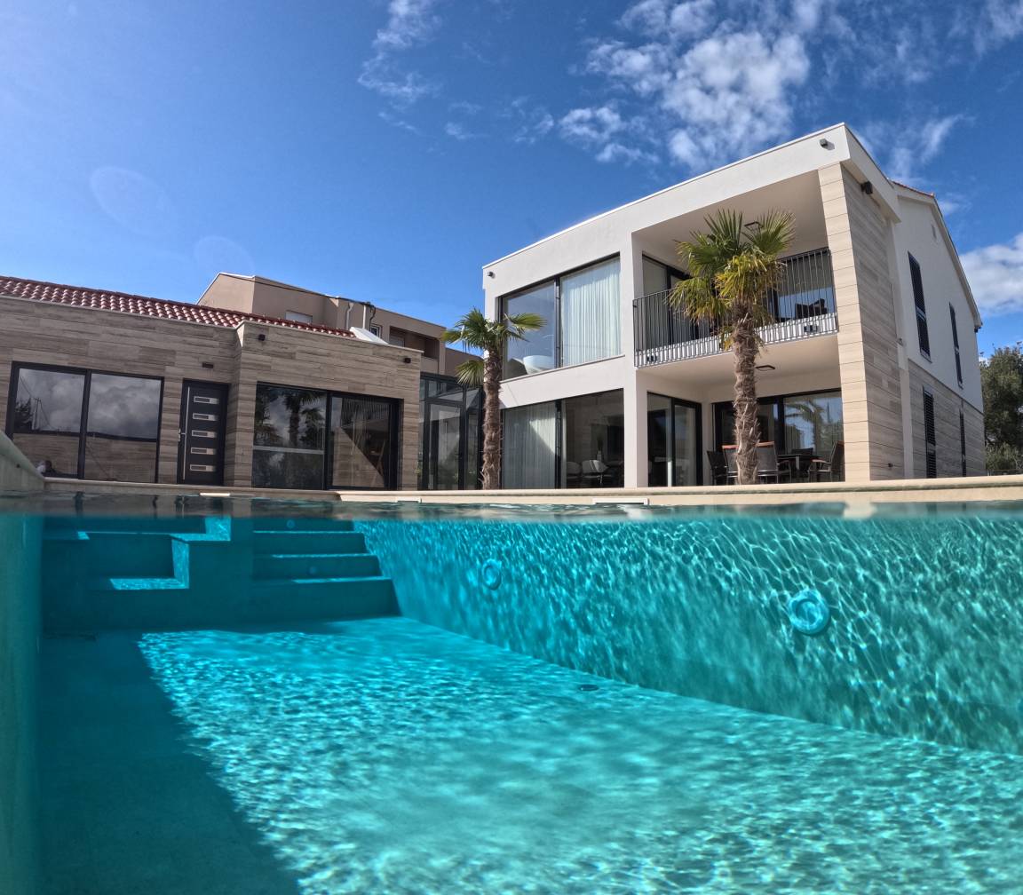 265 M² Villa ∙ 4 Bedrooms ∙ 10 Guests - Nin
