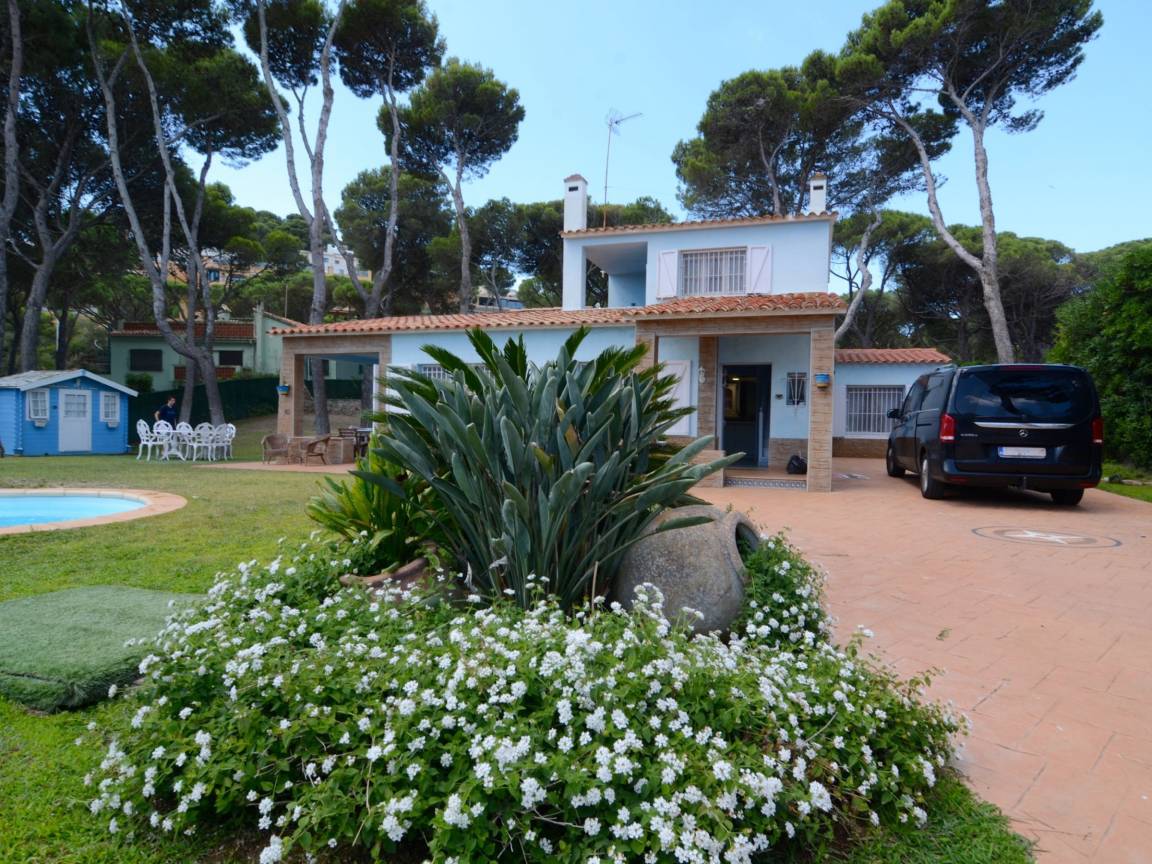 150 M² Villa ∙ 5 Bedrooms ∙ 10 Guests - Begur