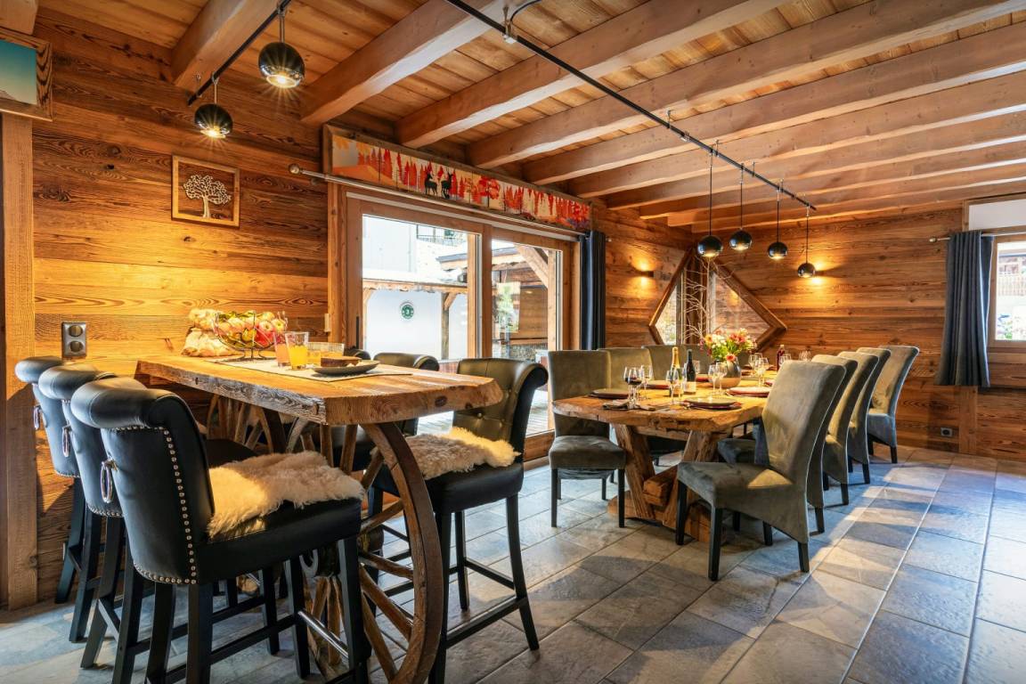 180 M² Chalet ∙ 4 Bedrooms ∙ 10 Guests - Morzine