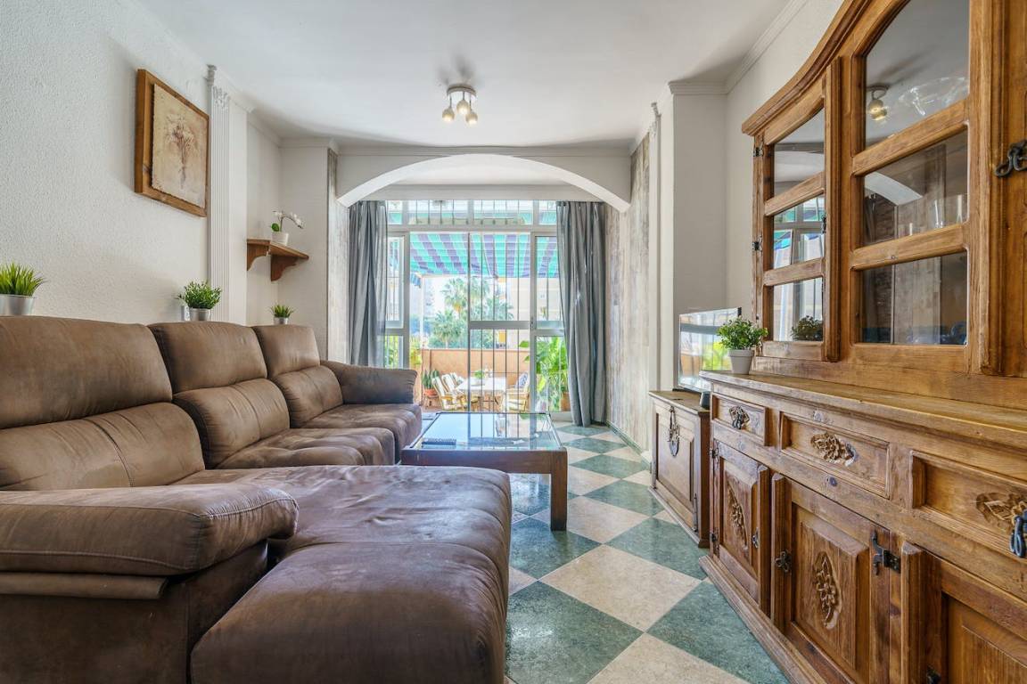 90 M² Apartamento ∙ 2 Habitaciones ∙ 4 Huéspedes - Torremolinos