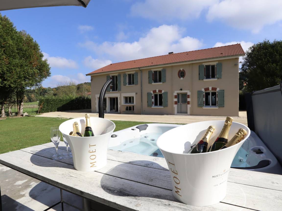 350 M² Maison De Vacances ∙ 6 Chambres ∙ 12 Personnes - Meuse