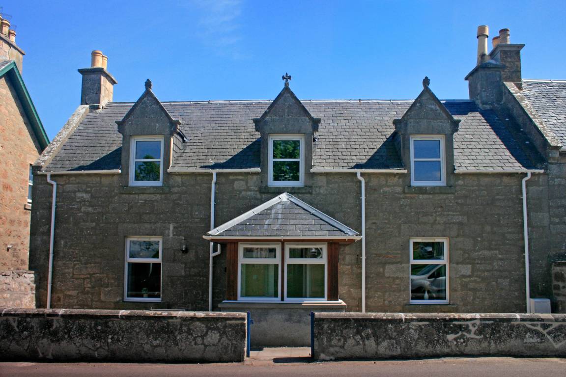 Cottage ∙ 4 Bedrooms ∙ 6 Guests - Nairn