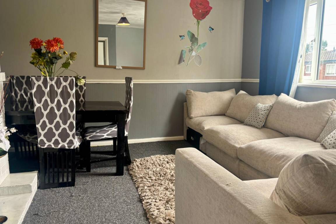 75 M² House ∙ 2 Bedrooms ∙ 7 Guests - Wolverhampton