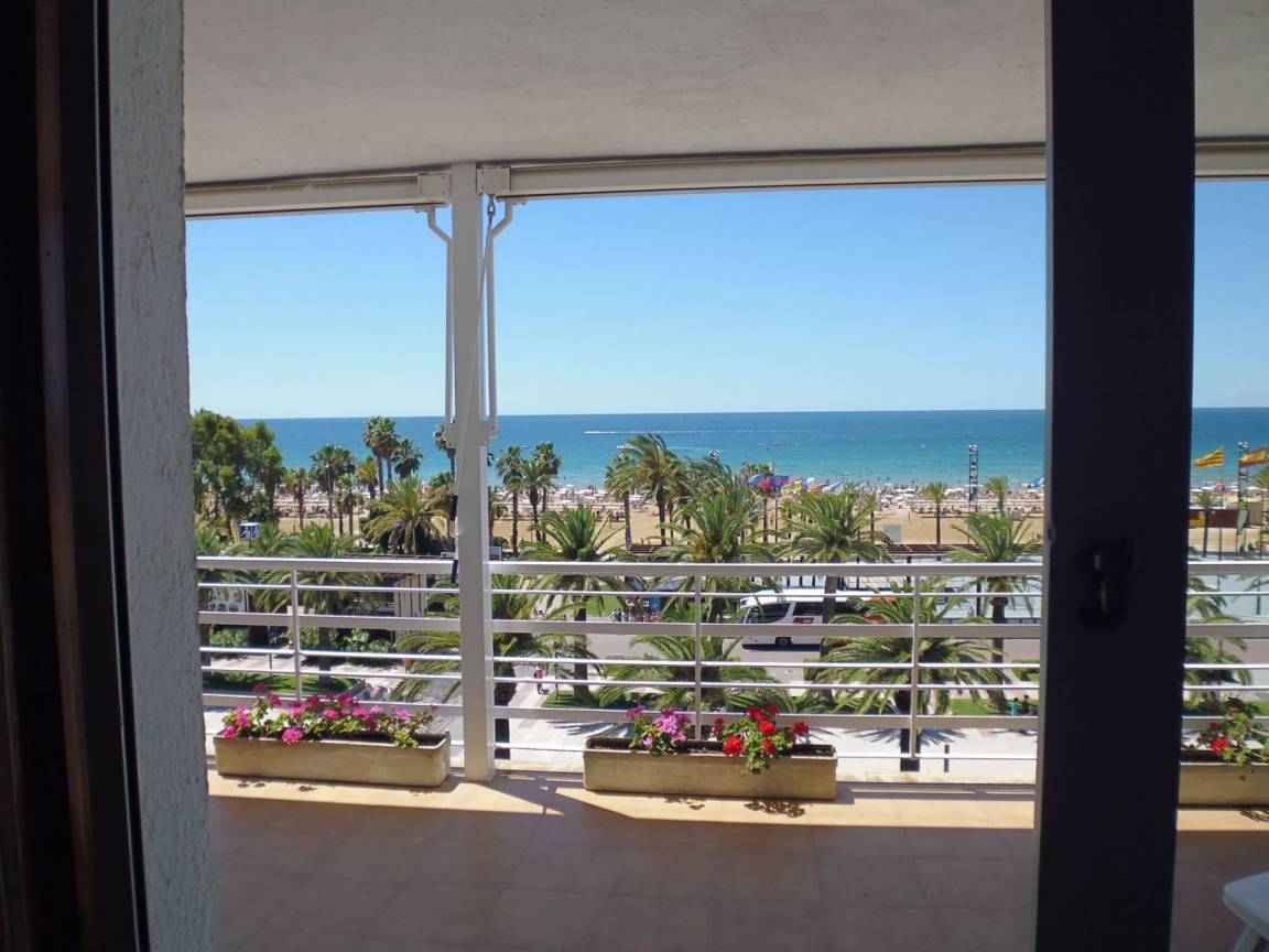 75 M² Apartment ∙ 3 Bedrooms ∙ 6 Guests - Salou