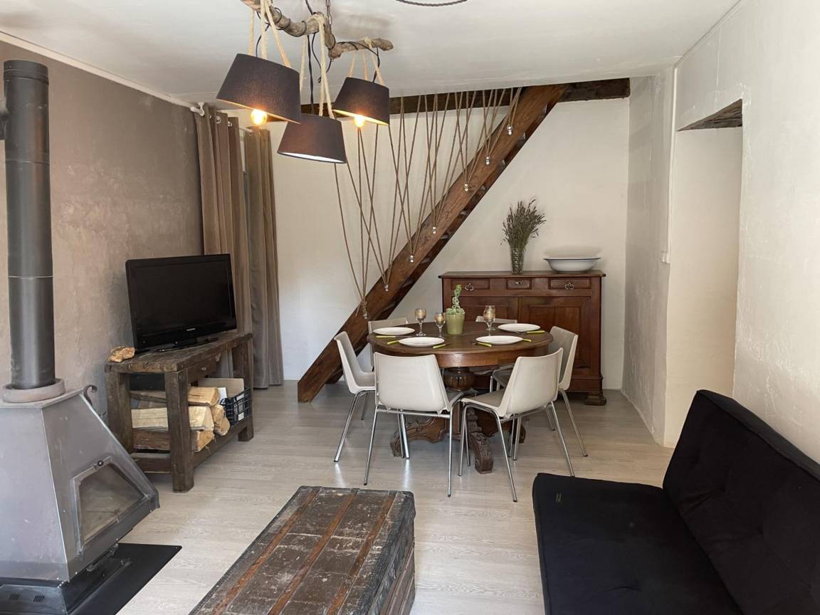 100 M² Cottage ∙ 3 Bedrooms ∙ 6 Guests - Auvergne