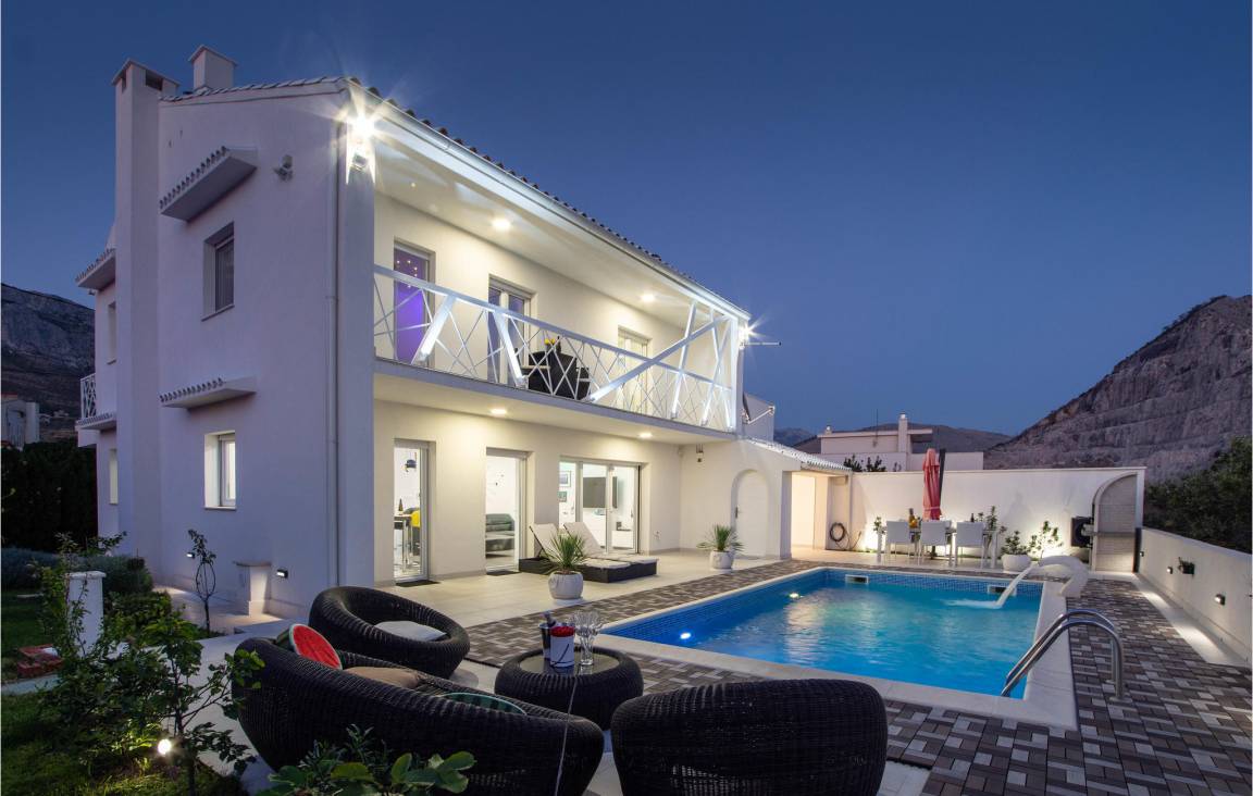 265 M² House ∙ 3 Bedrooms ∙ 8 Guests - Podstrana