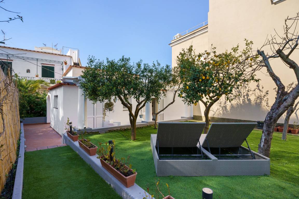 70 M² Albergue ∙ 2 Habitaciones ∙ 6 Huéspedes - Isla de Capri