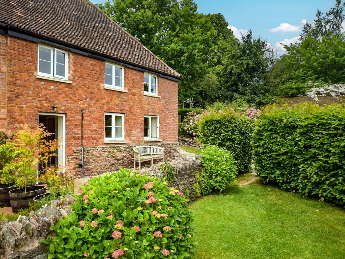 Cottage ∙ 2 Bedrooms ∙ 4 Guests - Bridgwater