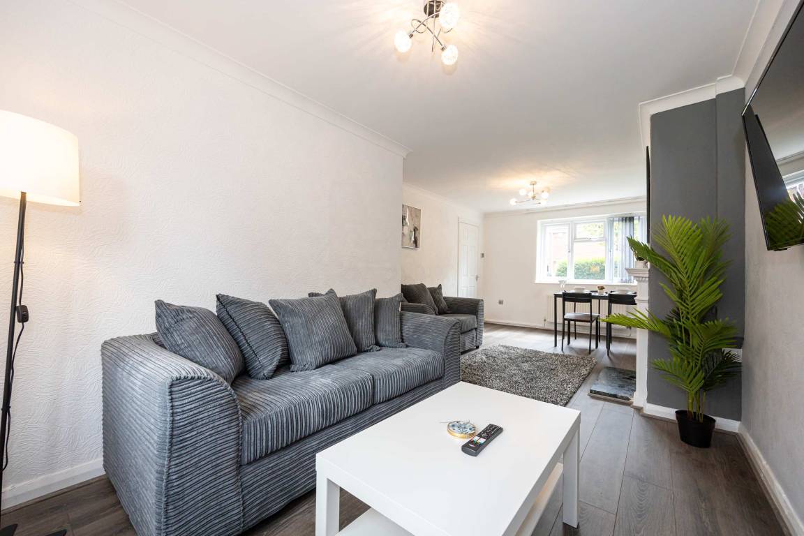 74 M² Apartment ∙ 2 Bedrooms ∙ 4 Guests - Speke - Liverpool