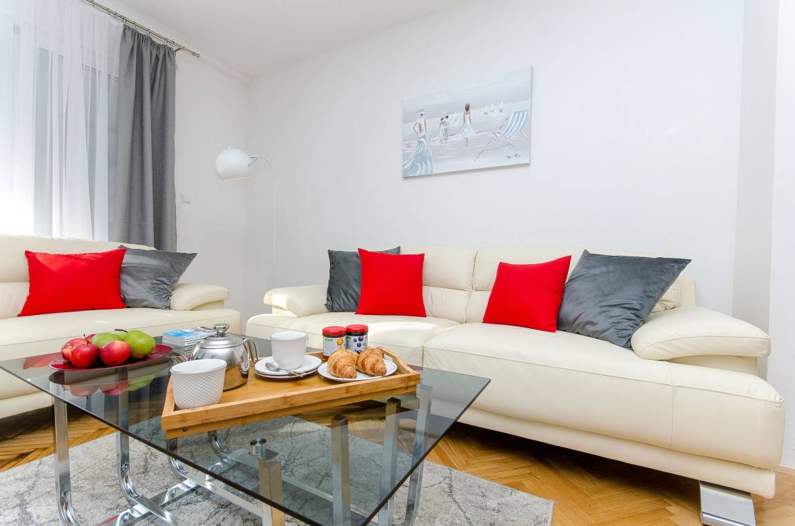 100 M² Apartment ∙ 3 Bedrooms ∙ 6 Guests - Split