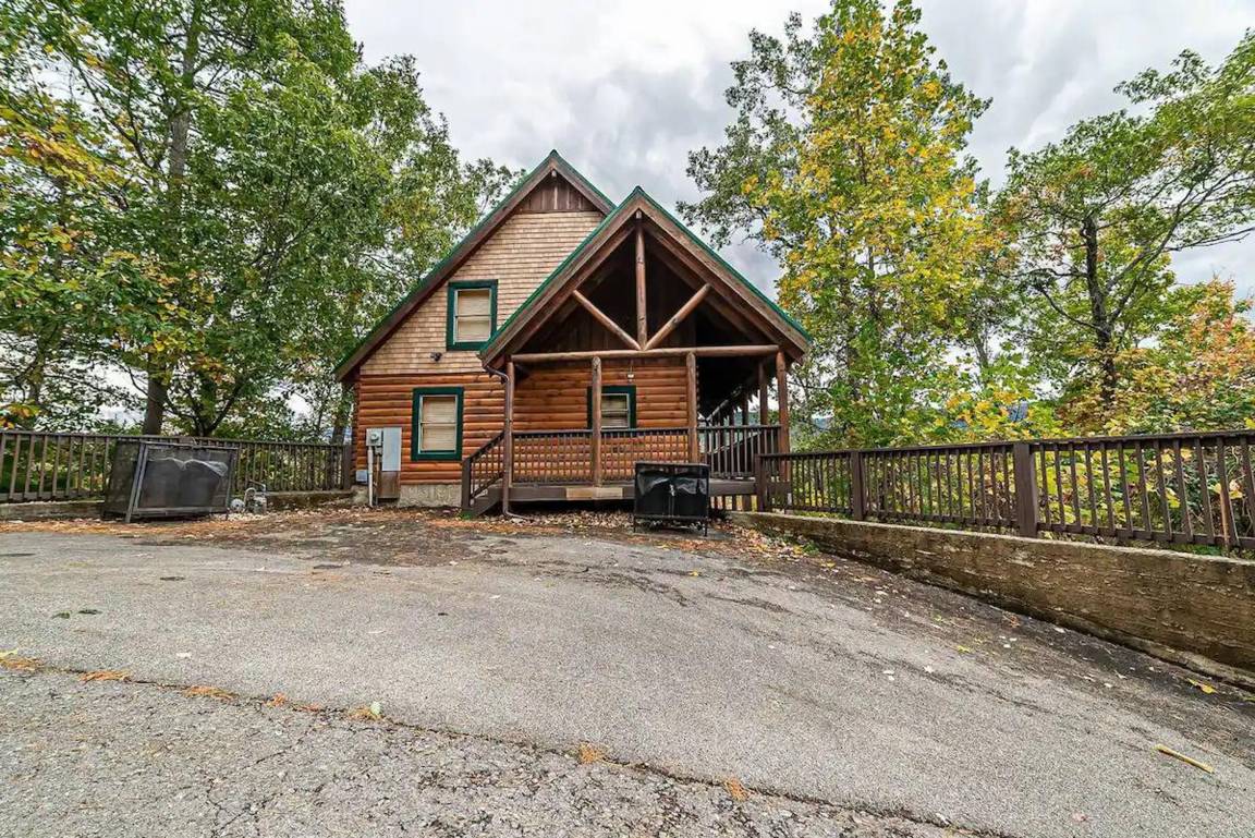 Apartment ∙ 5 Bedrooms ∙ 16 Guests - Pigeon Forge, TN