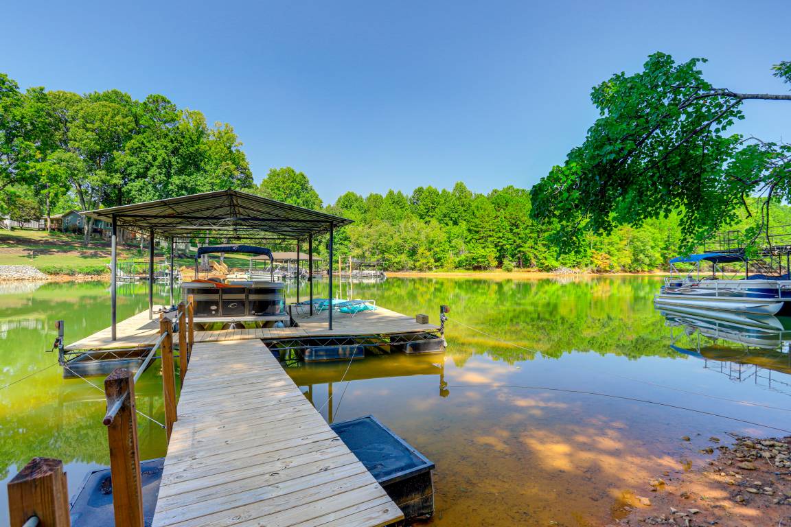 176 M² Cottage ∙ 3 Bedrooms ∙ 8 Guests - Lake Lanier, GA